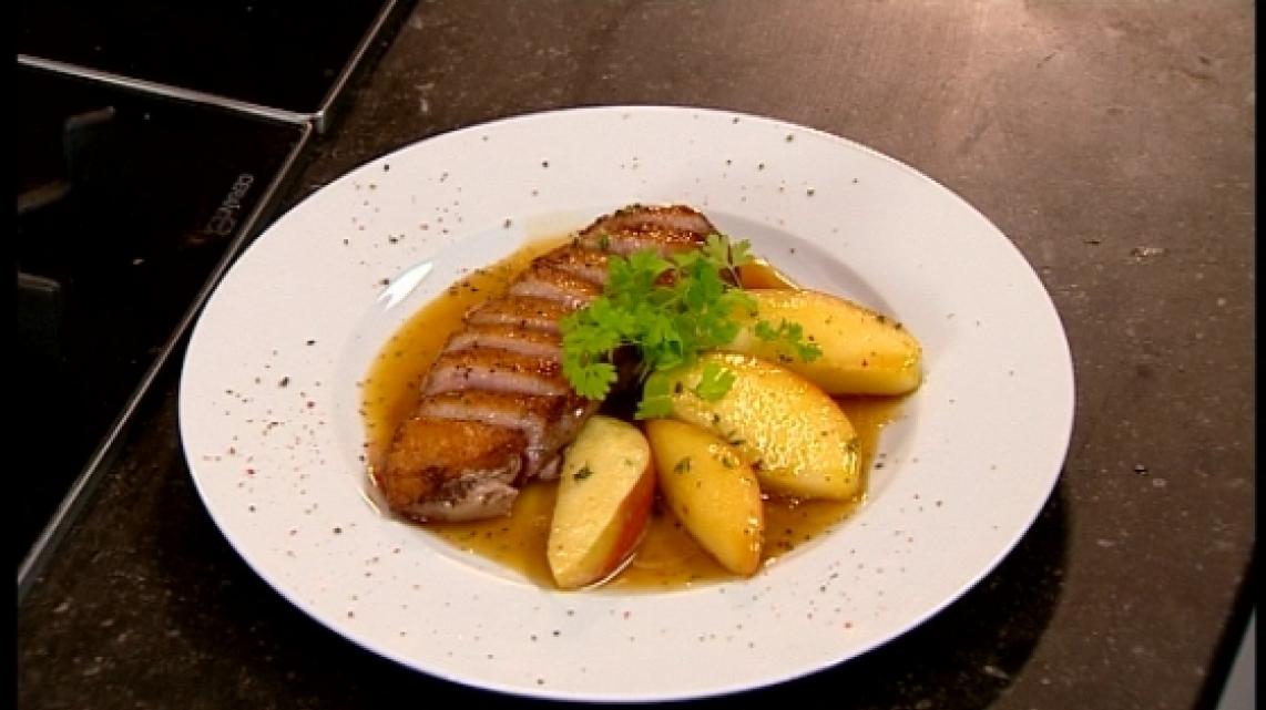 Gebakken eendenborst met tijm en appel recept Gebakken eendenborst met tijm en appel recept