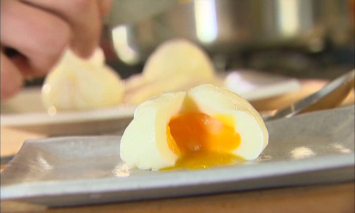 Hoe maak ik het perfecte gepocheerde ei? | VTM Koken Hoe maak ik het perfecte gepocheerde ei? | VTM Koken